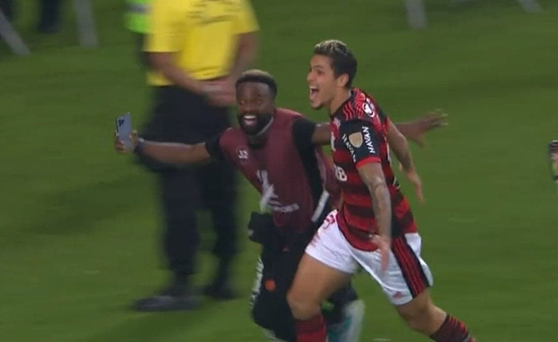 Conheça Negrete, humorista que viralizou ao comemorar gol de Pedro com ...