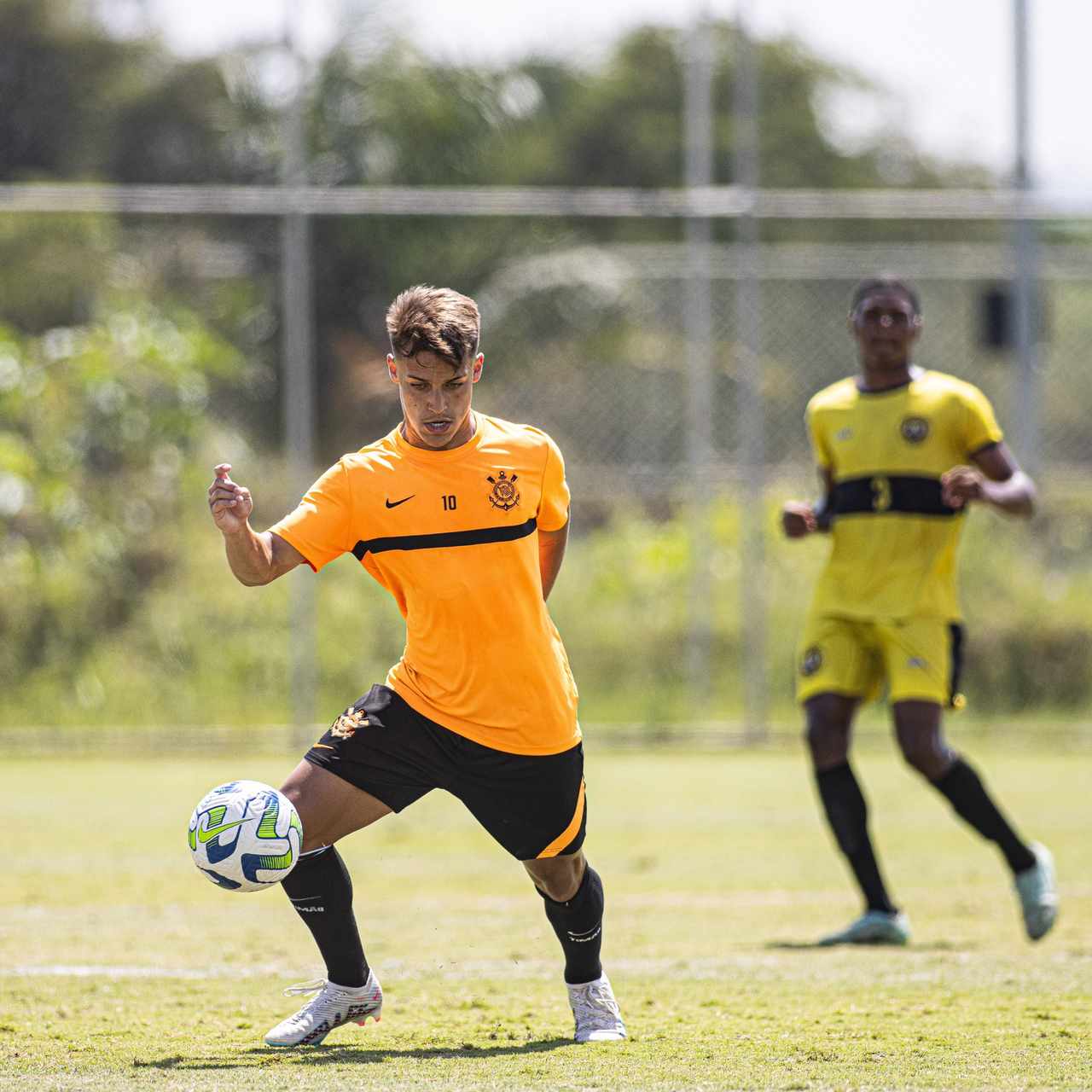 Com passagem sem sucesso pelo rival, atacante Sub-20 do Corinthians ...