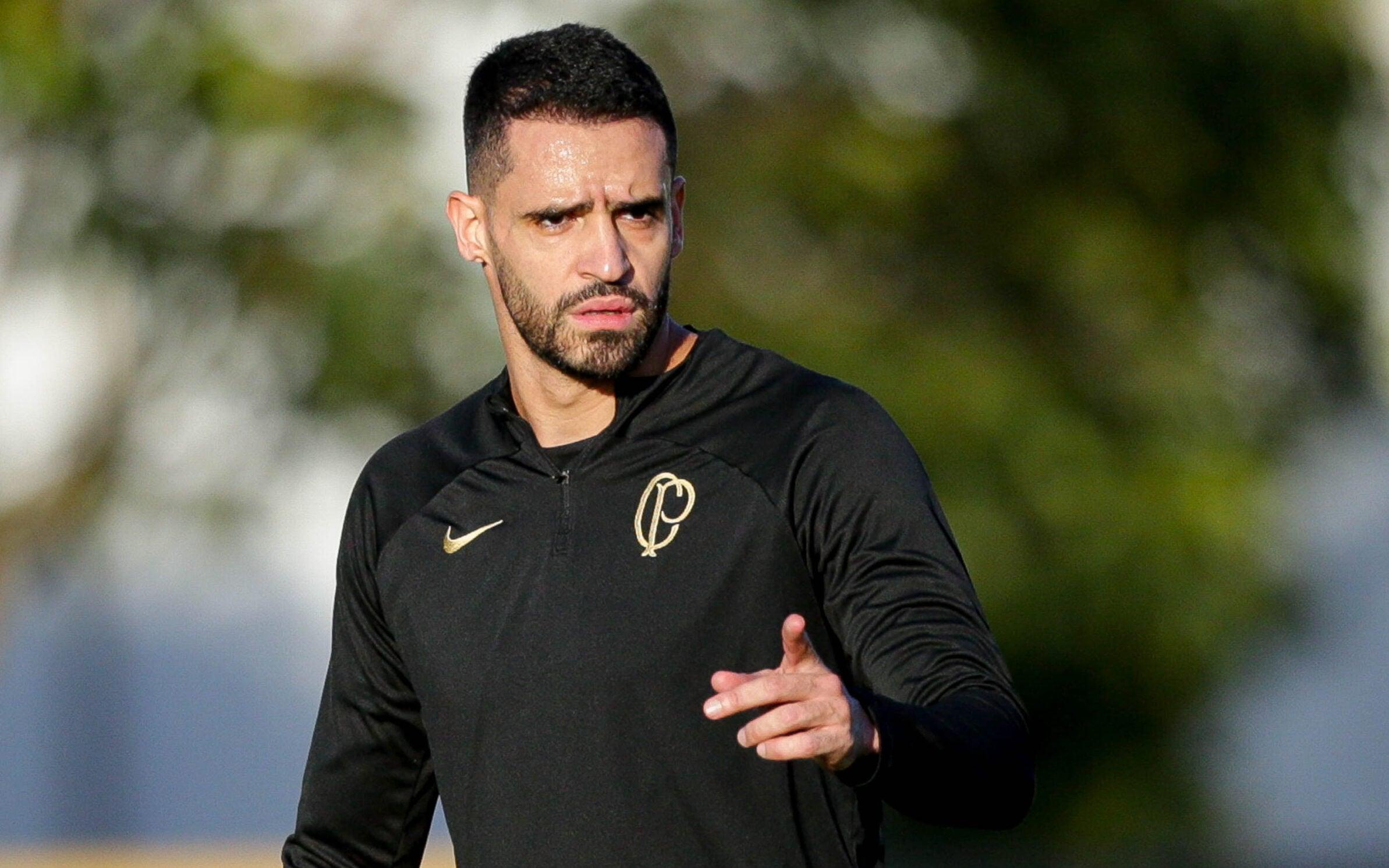 Renato Augusto viaja com a delegação do Corinthians para a Argentina ...