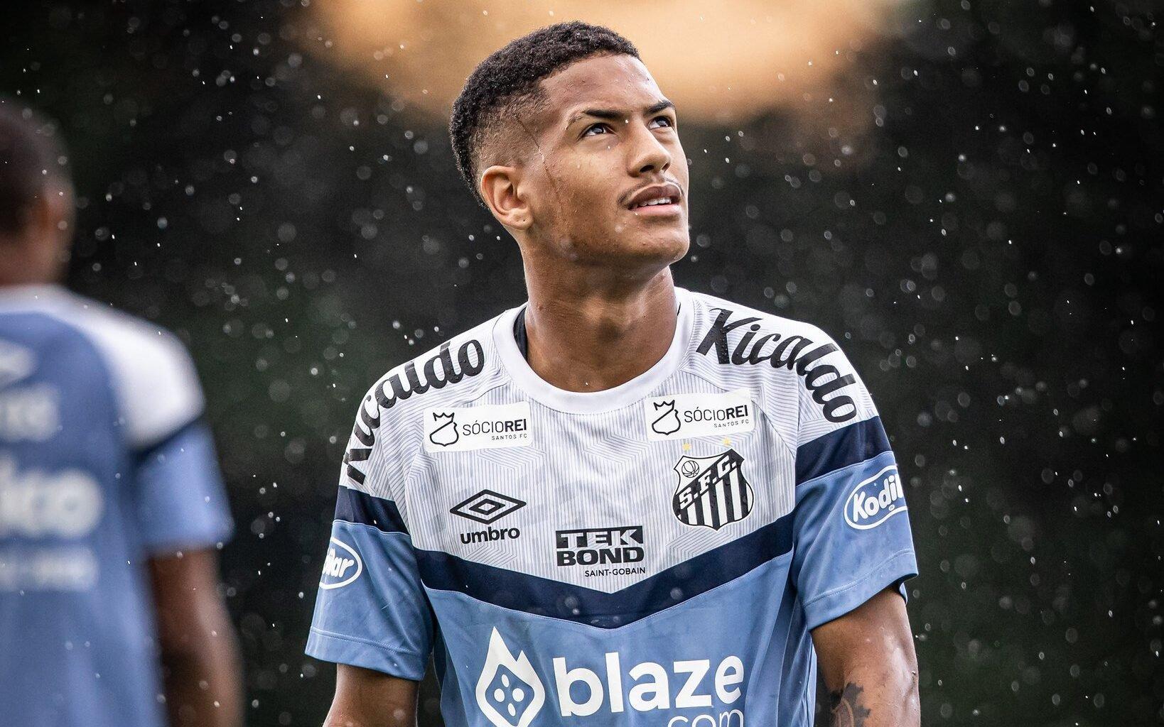 O adeus! A caminho do Chelsea, Ângelo se despede do elenco do Santos - Lance!