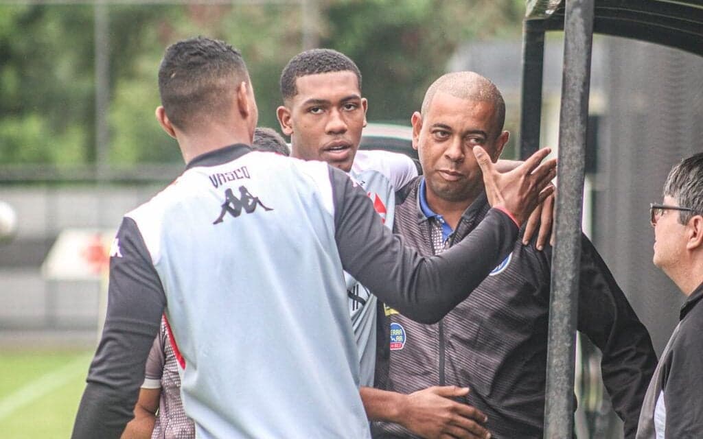 Descobridor de Rayan e Lyncon no Vasco, Silvestre dos Anjos comemora ...