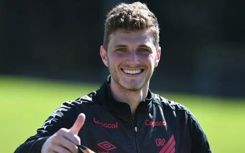 Ramon Menezes faz elogios a Bento, goleiro do Athletico-PR ligado ao ...