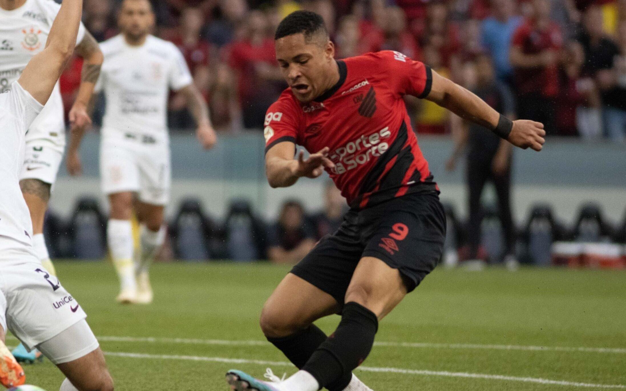 Vitor Roque em alta e titular do Corinthians criticado: web reage à ...