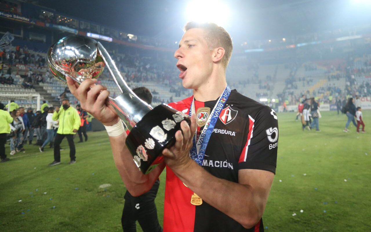 Quem é Julio Furch, centroavante acertado com o Santos - Lance!