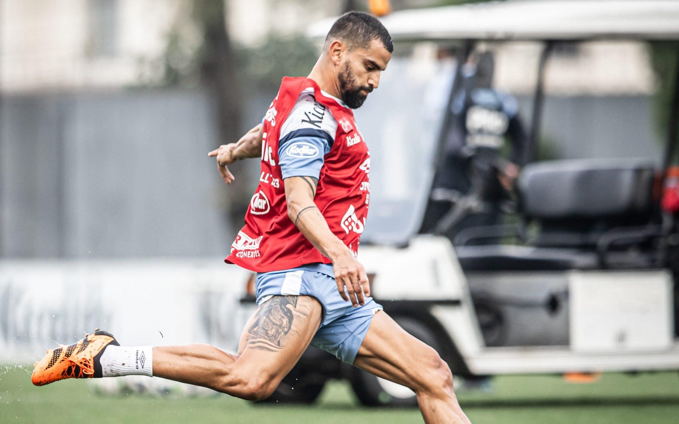 Experiência de Rincón é aposta do Santos para evitar rebaixamento