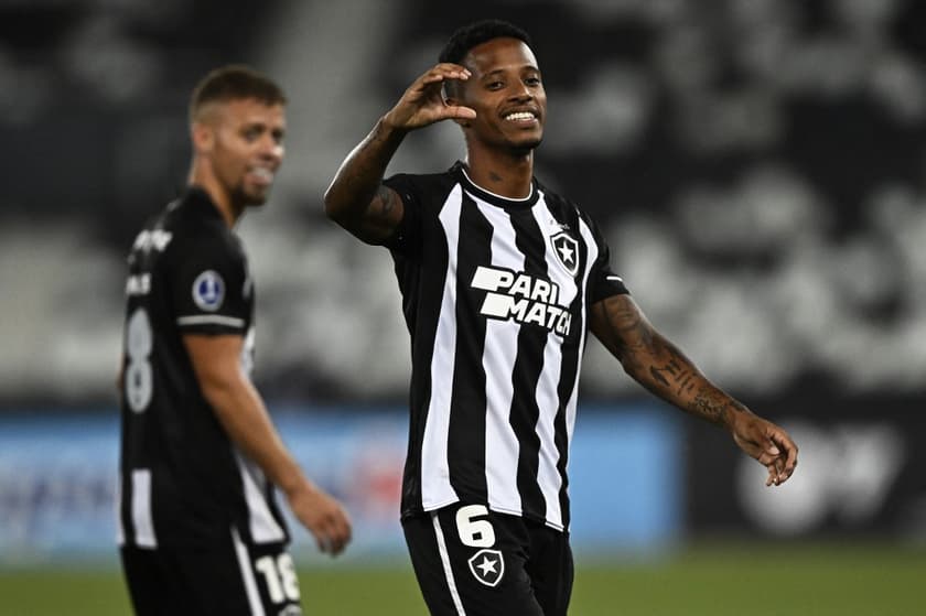 Tchê Tchê exalta vitória do Botafogo, mas freia empolgação