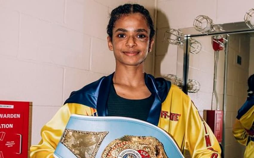 Quem é Ramla Ali, estrela do boxe eleita uma das 12 mulheres do ano ...