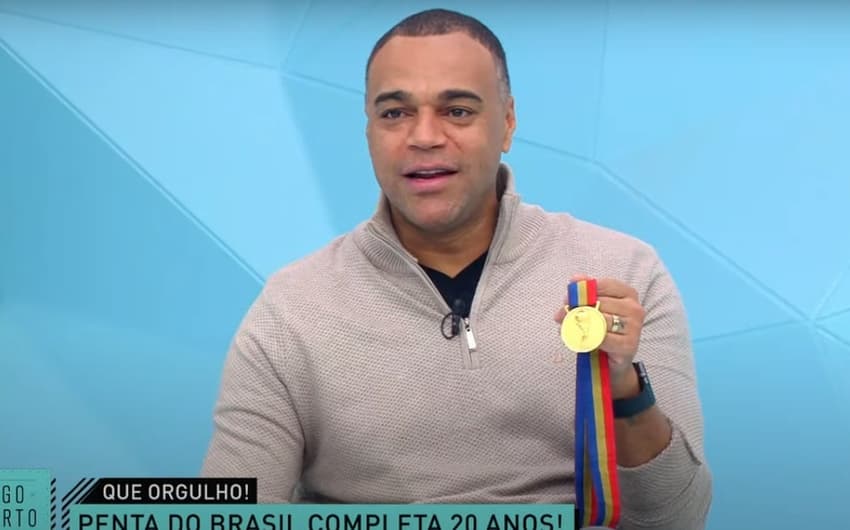 Denílson se emociona ao relembrar conquista do penta com a Seleção ...