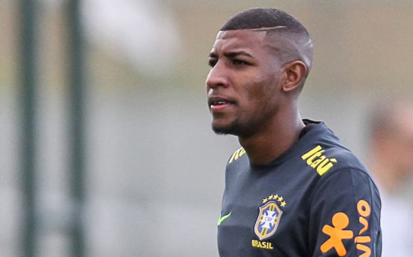 Emerson será o 42º brasileiro a vestir a camisa do Barcelona; veja a ...