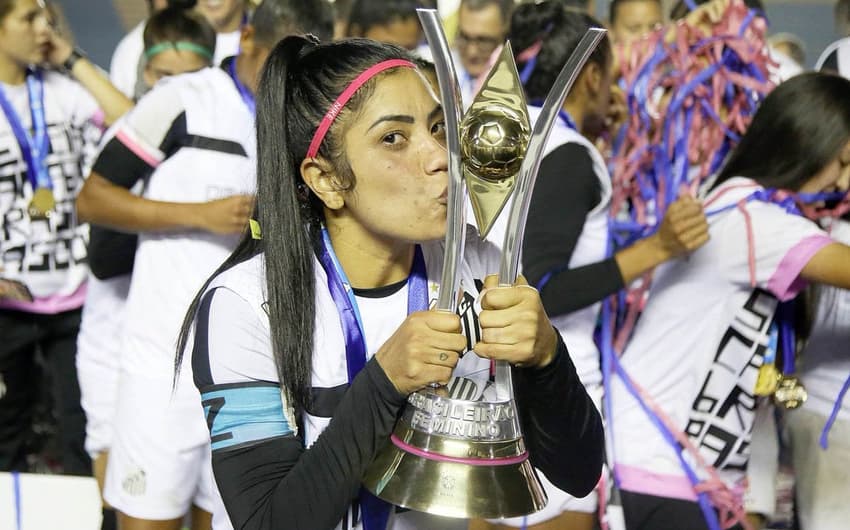 Maurine, ex-Seleção, fala de sua carreira e da ida ao futebol português ...