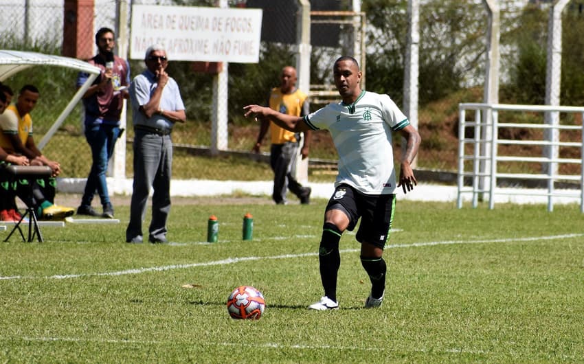 Feliz com o gol na estreia, Leandro Silva busca triunfo no estadual ...