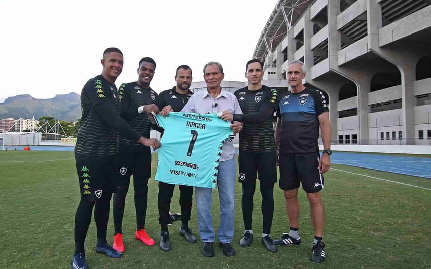 Campanha do Botafogo para ajudar ex-goleiro Manga atinge meta - Lance!