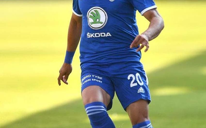 Eleito melhor jogador do mês na República Tcheca, Ewerton celebra ...