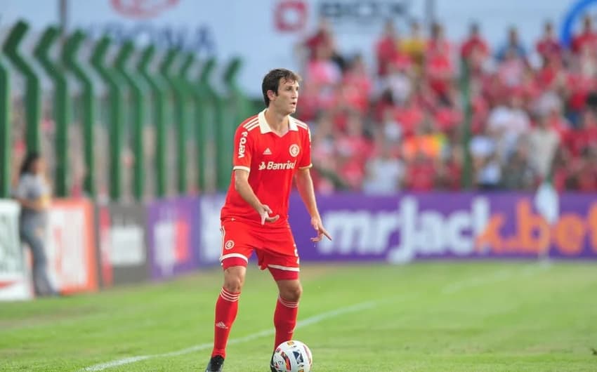 Quatro meses após contratação, Internacional rescinde acordo com Mario ...