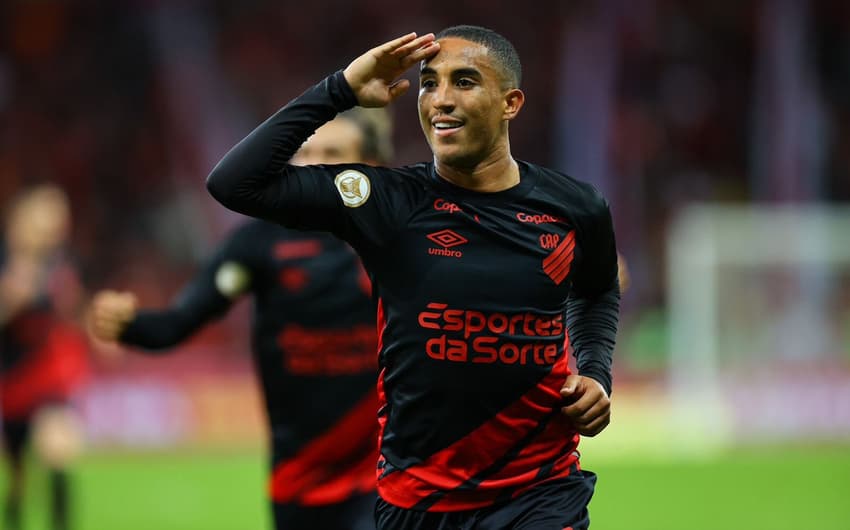 Christian chega aos 18 gols e encosta na artilharia entre os volantes ...