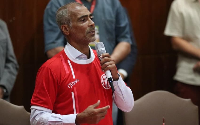 Romário é eleito presidente do America-RJ - Lance!