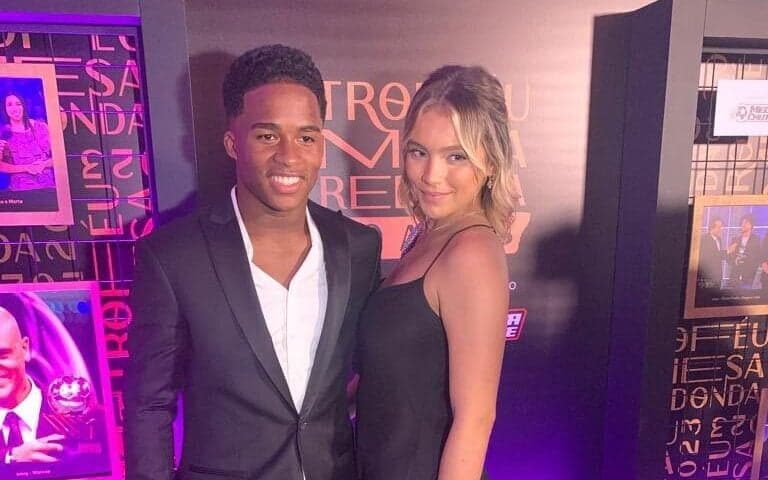 O último romântico! Endrick assume loira e se declara publicamente para ...