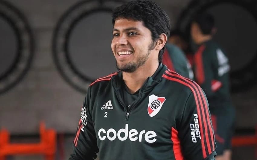 Com Robert Rojas, Vasco mantém aposta em versatilidade na defesa - Lance!