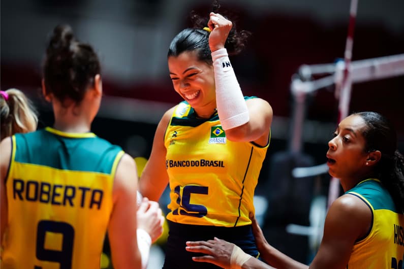 Carol analisa estreia com vitória do Brasil no Pré-Olímpico de Vôlei ...