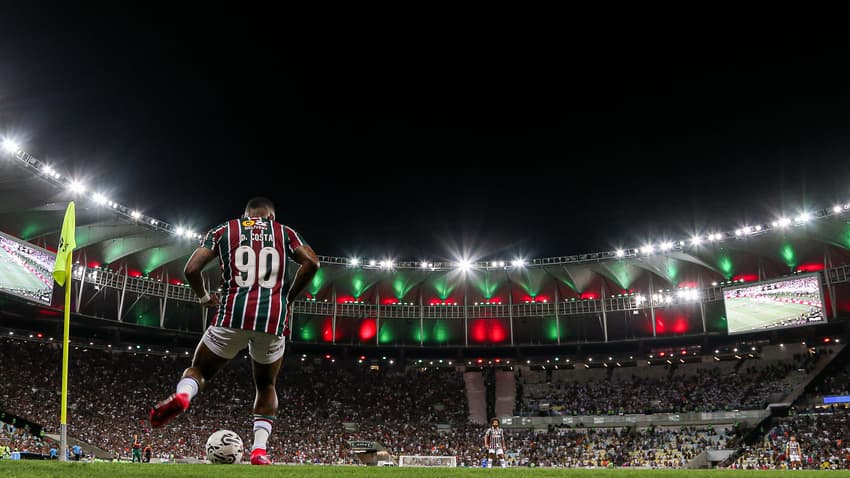 Douglas Costa rescinde contrato com atual clube; confira
