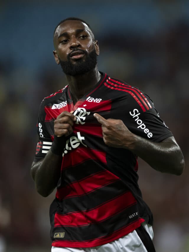 Vídeo de Pai de Gerson durante jogo do Flamengo viraliza: 'Cavando a volta'