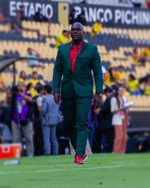 Algoz do Corinthians, técnico 'elegante' é demitido no Equador