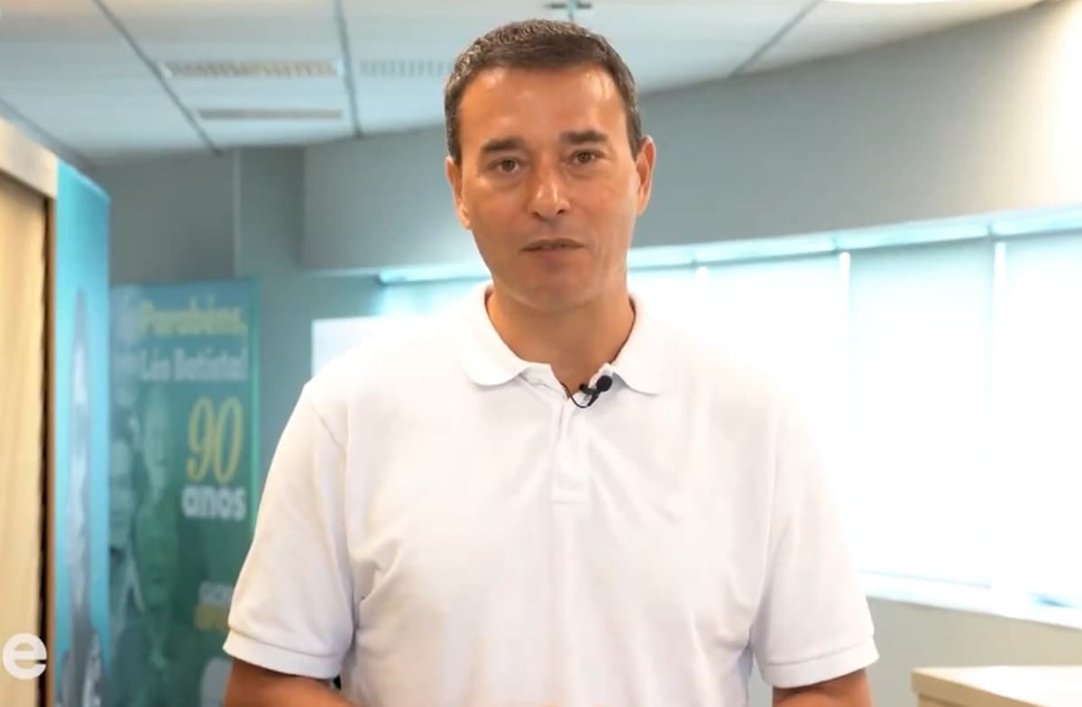 VÍDEO: André Rizek mostra que filho de 2 anos já conhece camisas dos ...