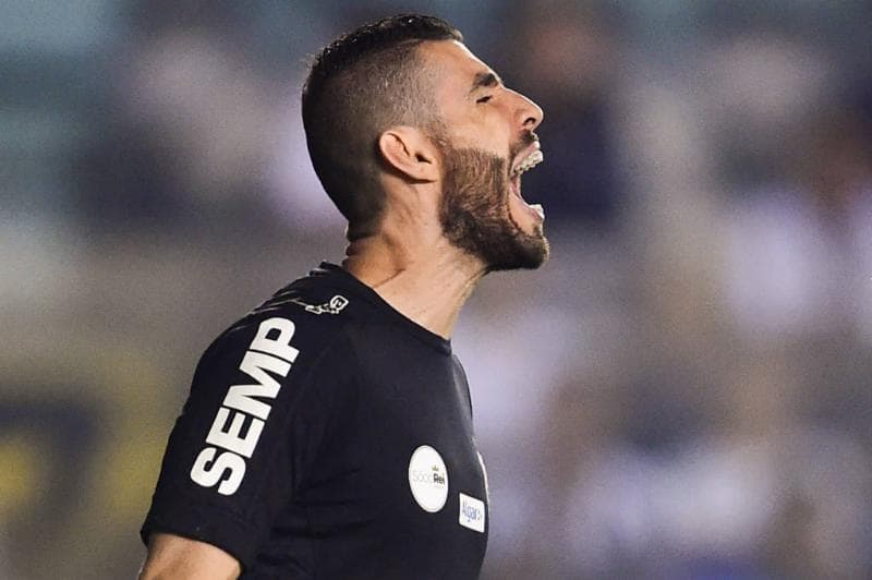 Pega muito! Relembre as incríveis atuações de Vanderlei pelo Santos ...