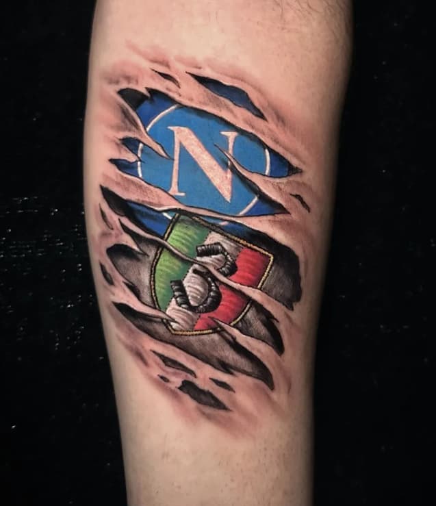 Técnico do Napoli faz tatuagem em homenagem ao título italiano - Lance!