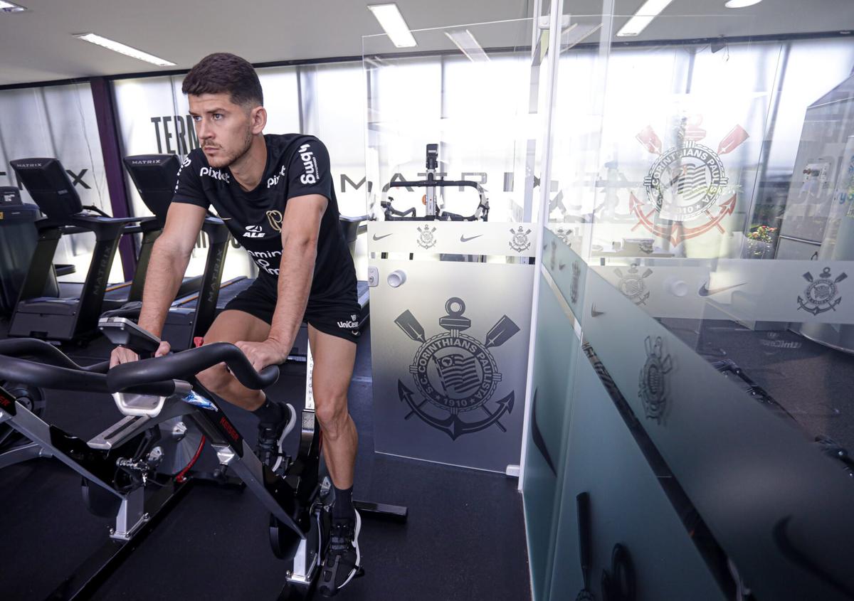 Hugo se define como equilibrado e exalta torcida do Corinthians