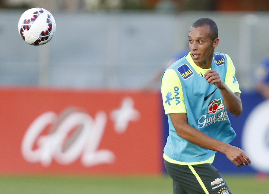 Que fase! Miranda pode ser mais um cortado da Seleção Brasileira - Lance!