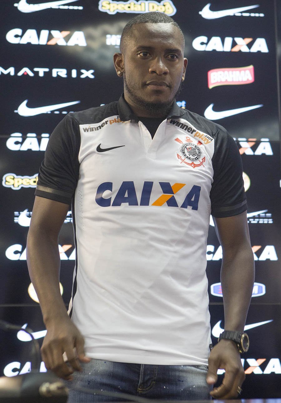 Willians não escolhe posição e elogia concorrente no Corinthians - Lance!