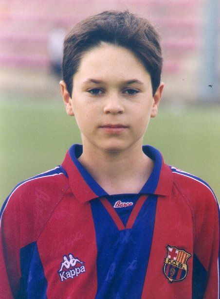 Iniesta completa 20 anos de Barça! Veja a trajetória do craque em fotos ...