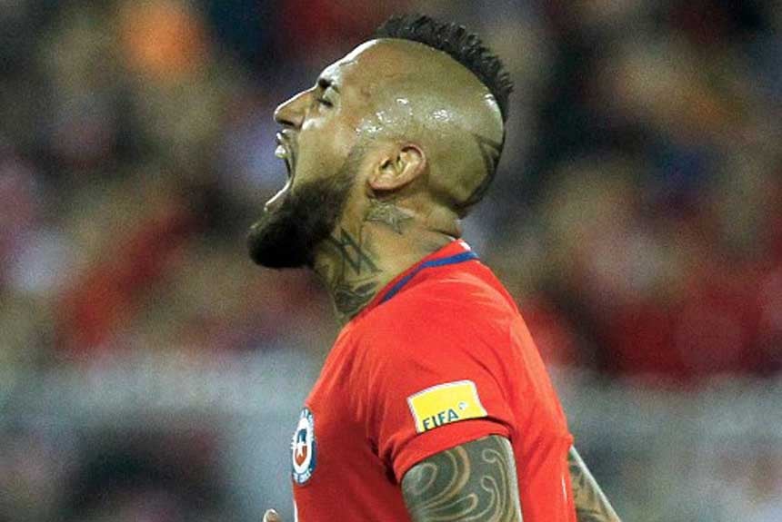 Cinco motivos que justificam a contratação de Vidal pelo Barcelona - Lance!