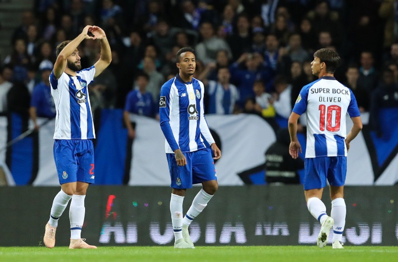 Com gol brasileiro, Porto vence Feirense e assume a liderança - Lance!