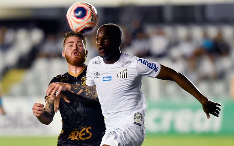 Renyer vibra com primeira chance entre os profissionais - Lance!