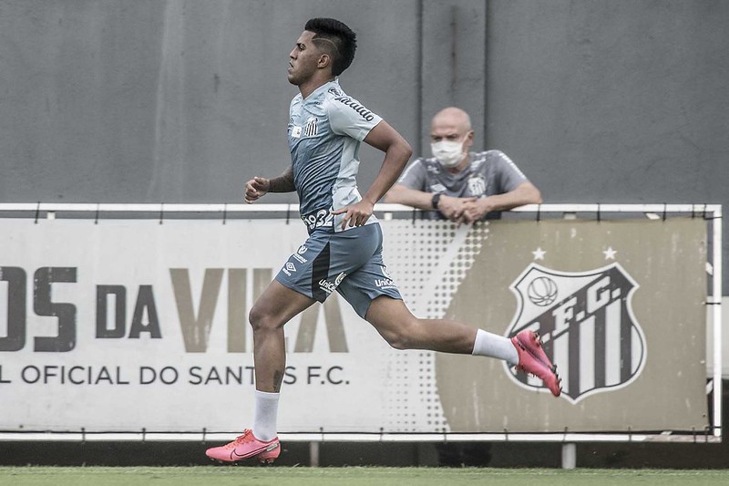 Ivonei e mais dois são 'rebaixados' ao Sub-20 do Santos - Lance!