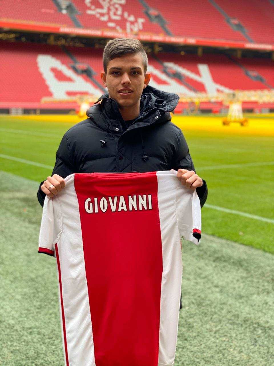 Promessa do futebol brasileiro, Giovanni Manson celebra primeiros ...