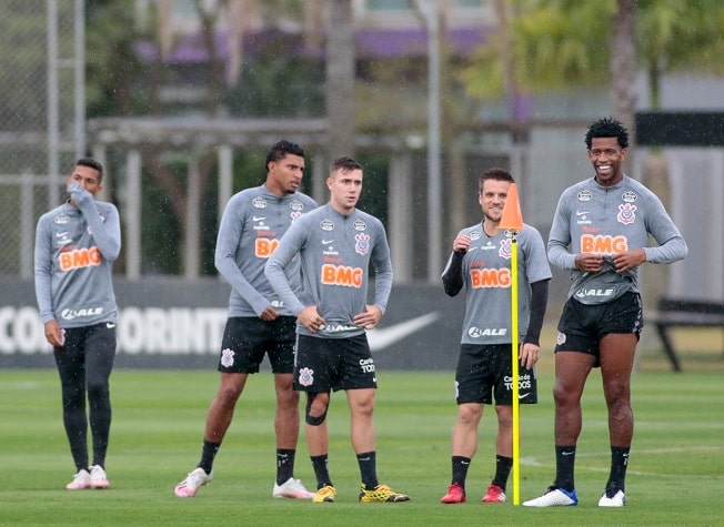 Em 'ano de transformação', Timão busca primeira vitória no Brasileirão ...