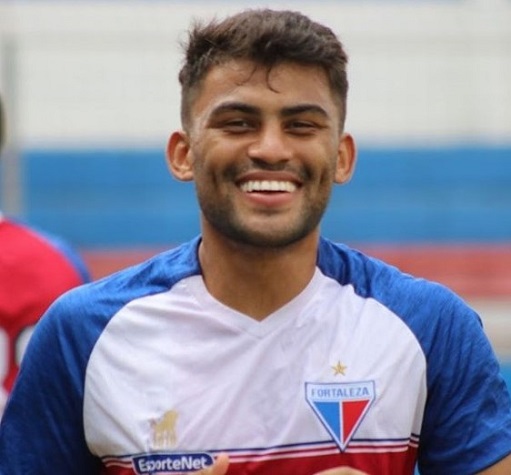 Ronald celebra seu primeiro título com a camisa do Fortaleza - Lance!
