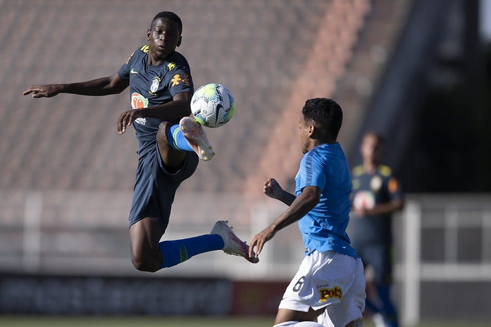Luiz Henrique e Metinho, do Fluminense, são chamados para treinos com a ...