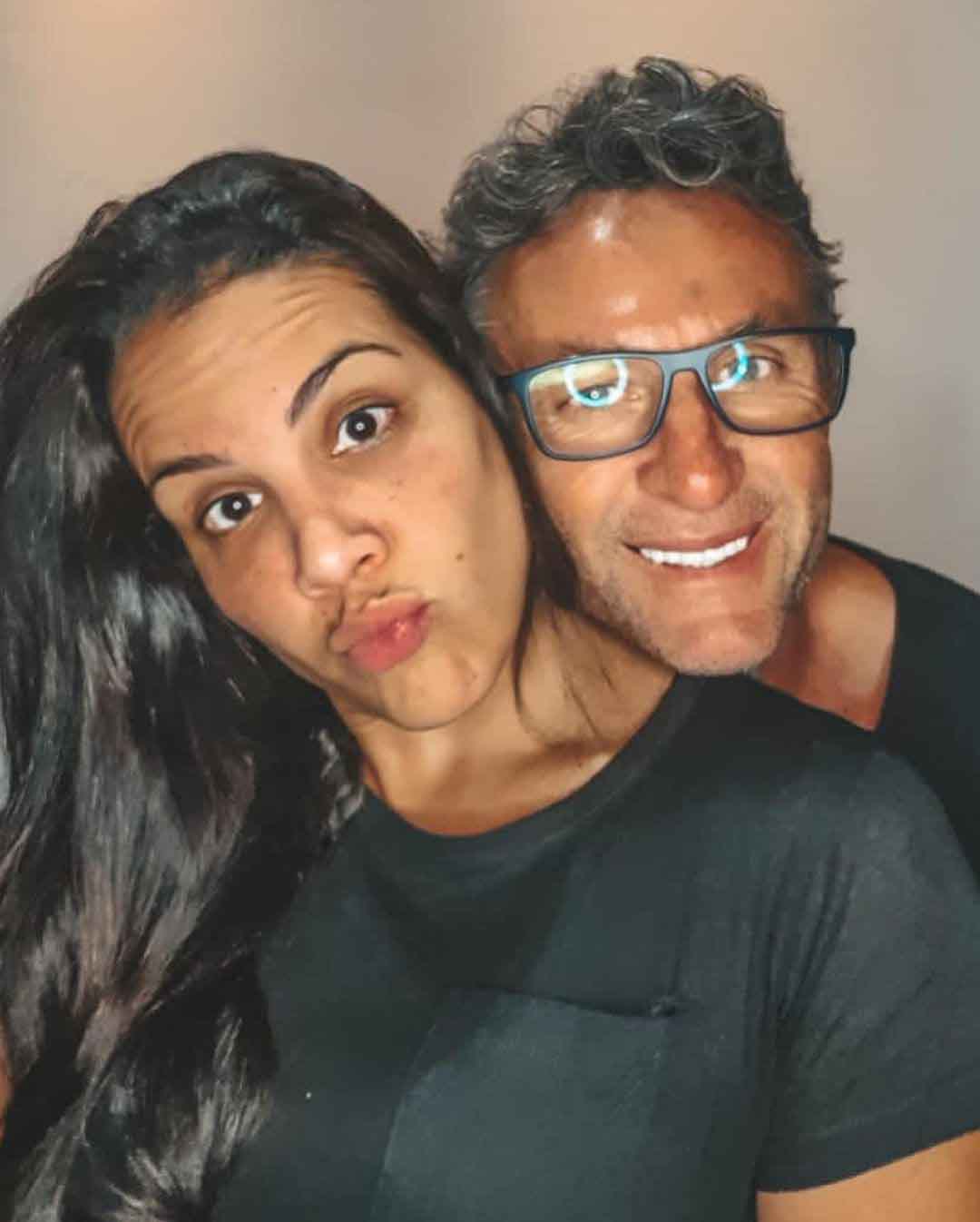 Neto parabeniza esposa por aniversário e se declara: 'Colocou minha ...