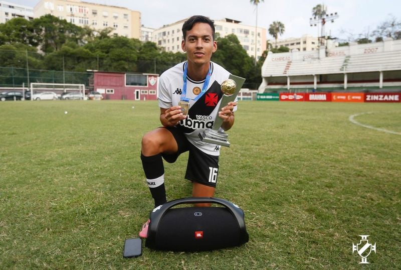 Kauã Lucas destaca união do elenco do Vasco em título do Carioca Sub-17 ...