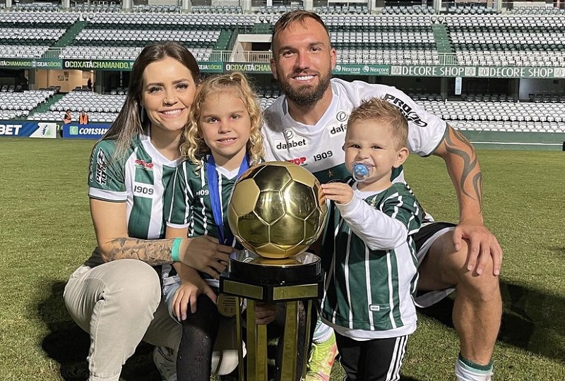 Willian Farias comemora título do Paranaense, mas já mira o Brasileirão ...