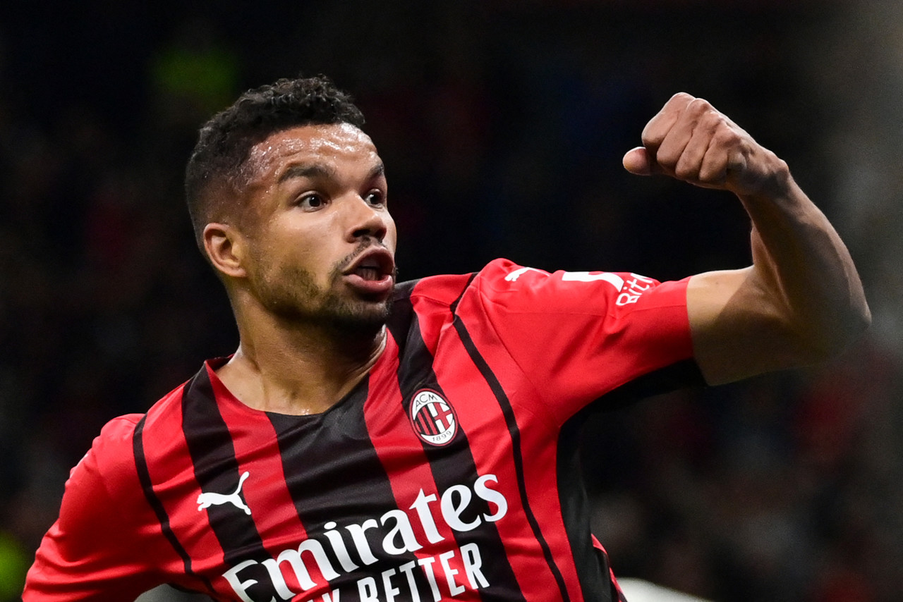 Milan anuncia contratação em definitivo de atacante brasileiro - Lance!