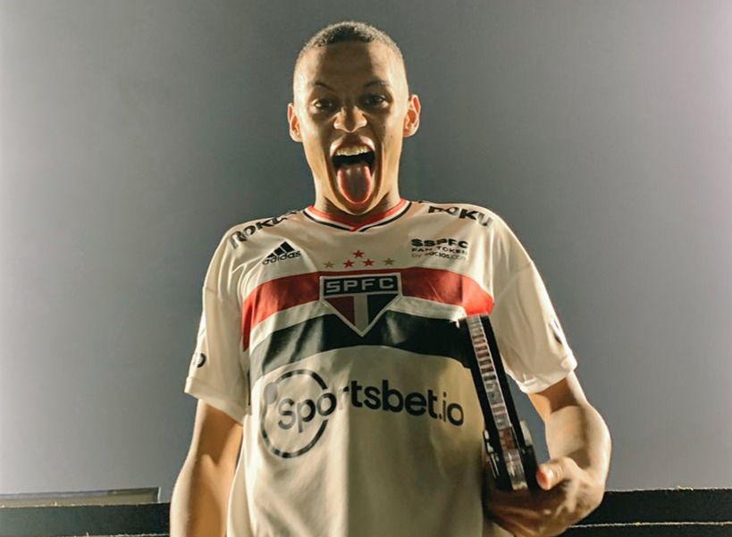 Quem é Caio? Conheça o atacante que se emocionou com seu primeiro gol ...