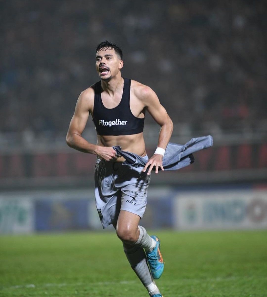 Matheus Pato marca e ajuda Borneo FC a vencer na Indonésia - Lance!