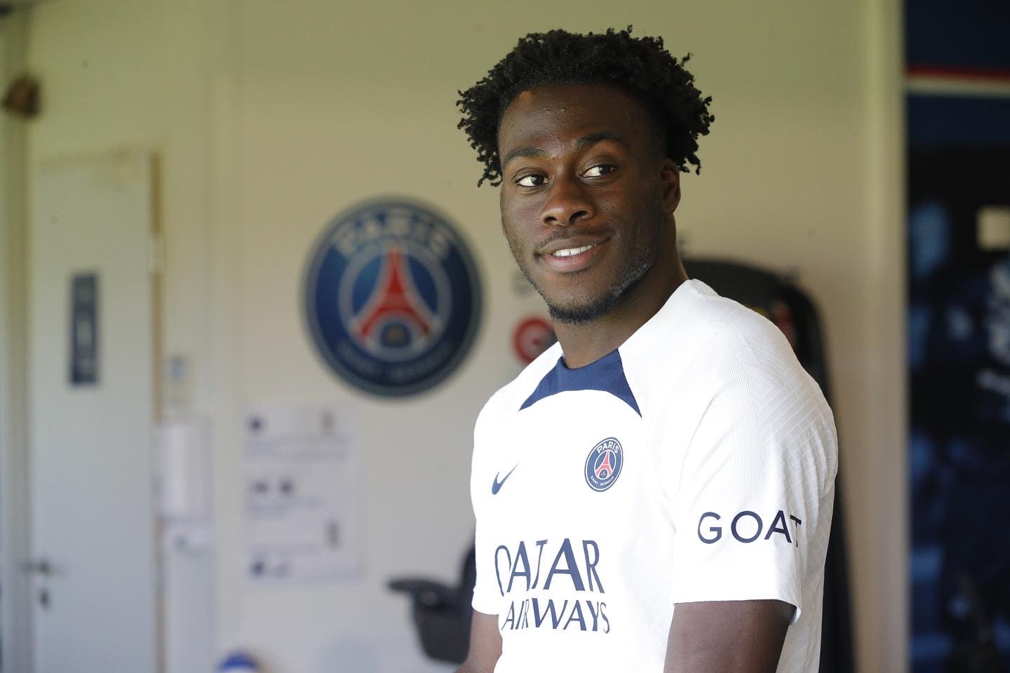 Modesto clube francês contrata atacante do PSG - Lance!