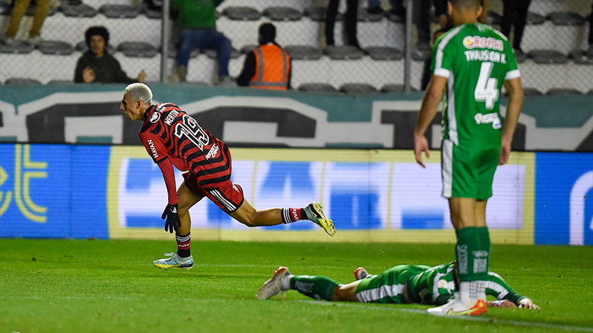 Werton se emociona com primeiro gol pelo Flamengo e dedica à família ...