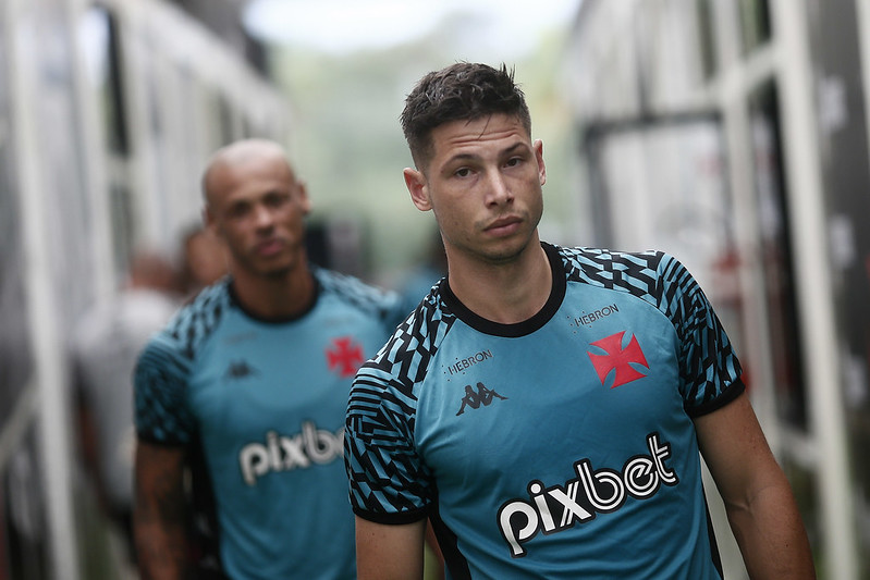 Manuel Capasso mostra as credenciais e cai nas graças da torcida do ...